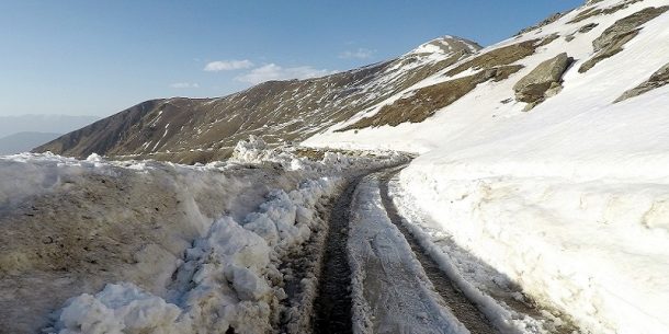 How To Plan a Trip To Chanshal Pass In Himachal Pradesh - Knowledge Of ...